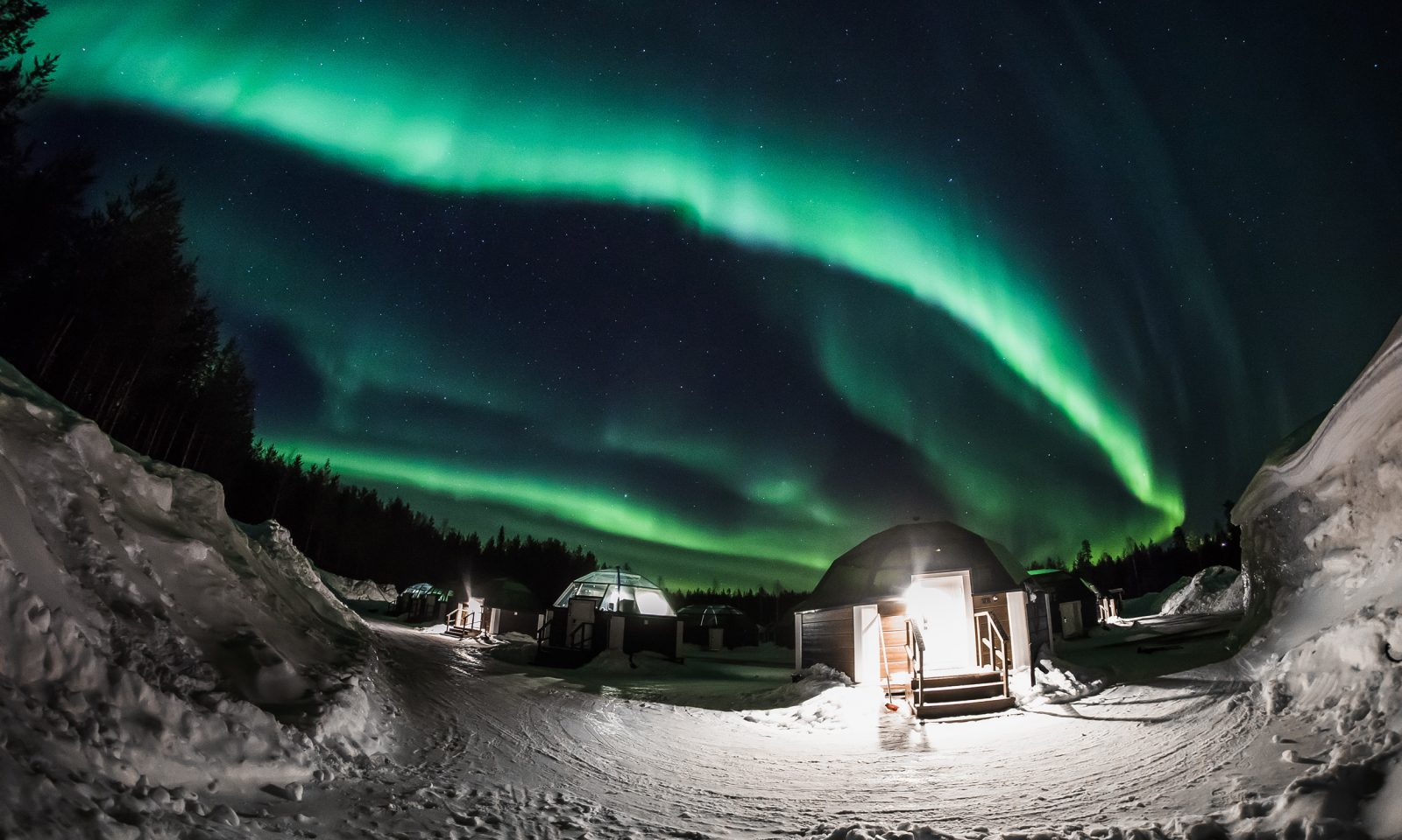 Revontulet 360 | Majoitus lasi-iglussa | Majoituspaketti